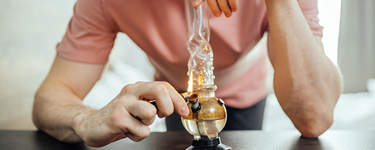 How to Use a Bong for the First Time | NuggMD